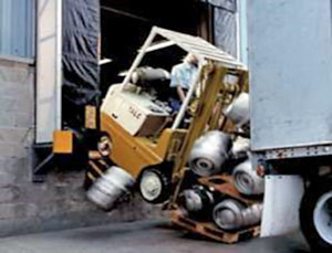Safety Tip of the Week – Loading Dock Safety – Safety Matters Weekly